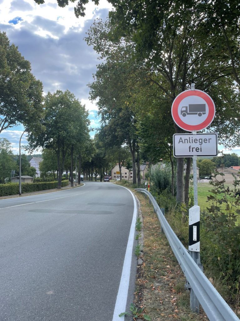 Welda - Durchfahrtsbeschränkungen im Fahrweg und der Ortsdurchfahrt Welda